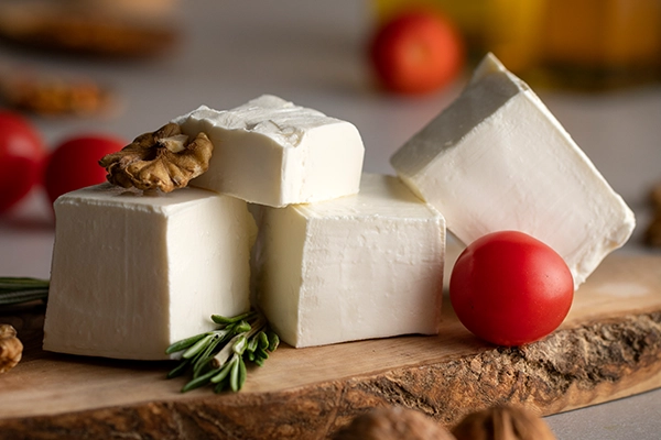 Nutritional value of feta cheese: calories, proteins and further ...